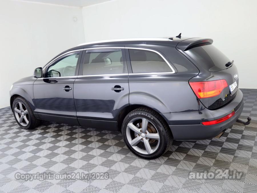 Black Audi Q7 2007 in Tallinn, with an engine capacity of 3.00 L and mileage of 369 thousand km for 3499 €, photo 5 on AUTOMOTO.COM.LV