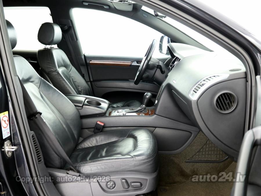 Black Audi Q7 2007 in Tallinn, with an engine capacity of 3.00 L and mileage of 369 thousand km for 3499 €, photo 7 on AUTOMOTO.COM.LV