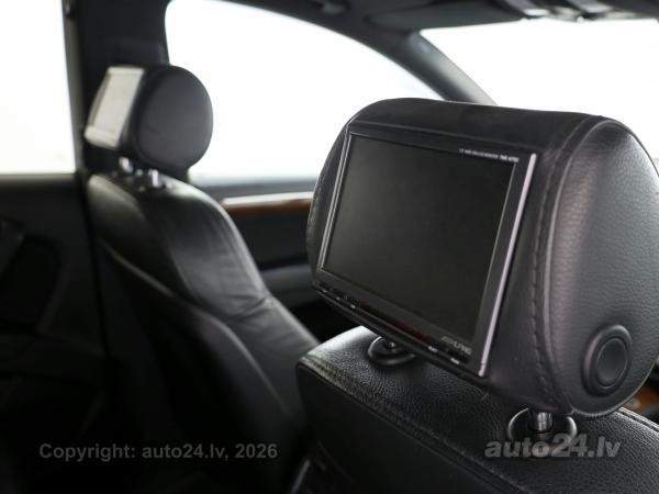 Black Audi Q7 2007 in Tallinn, with an engine capacity of 3.00 L and mileage of 369 thousand km for 3499 €, photo 10 on AUTOMOTO.COM.LV