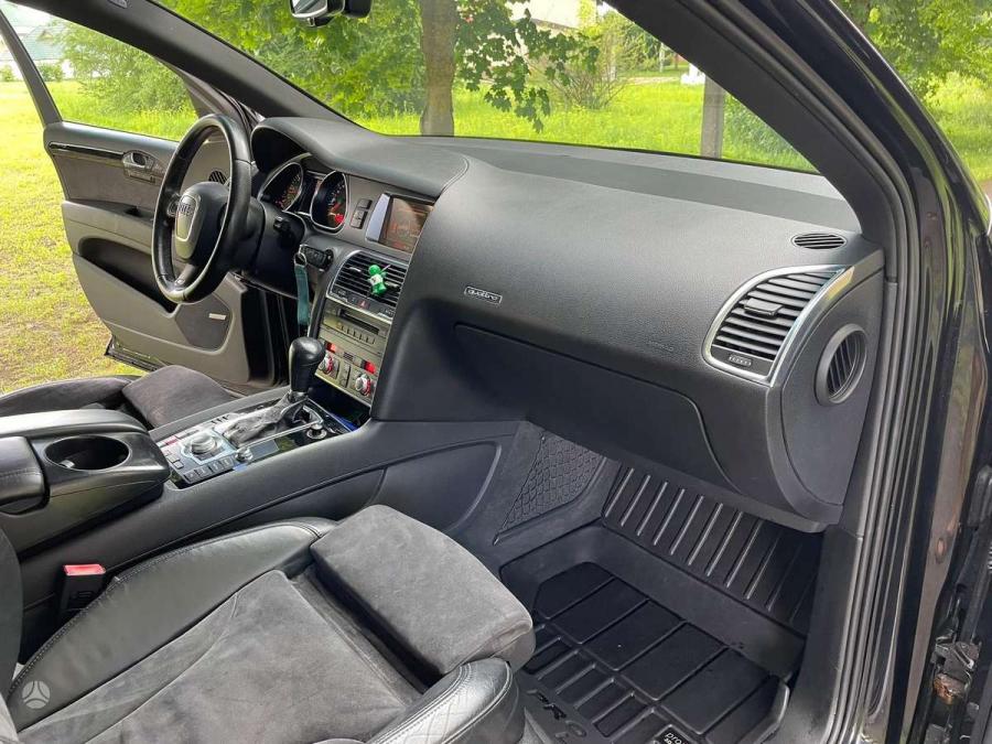 Melns Audi Q7 2007 Joniškis, ar dzinēja tilpumu 4.13 L un nobraukumu 327 tūkst. km par 9900 €, foto 17 vietnē AUTOMOTO.COM.LV