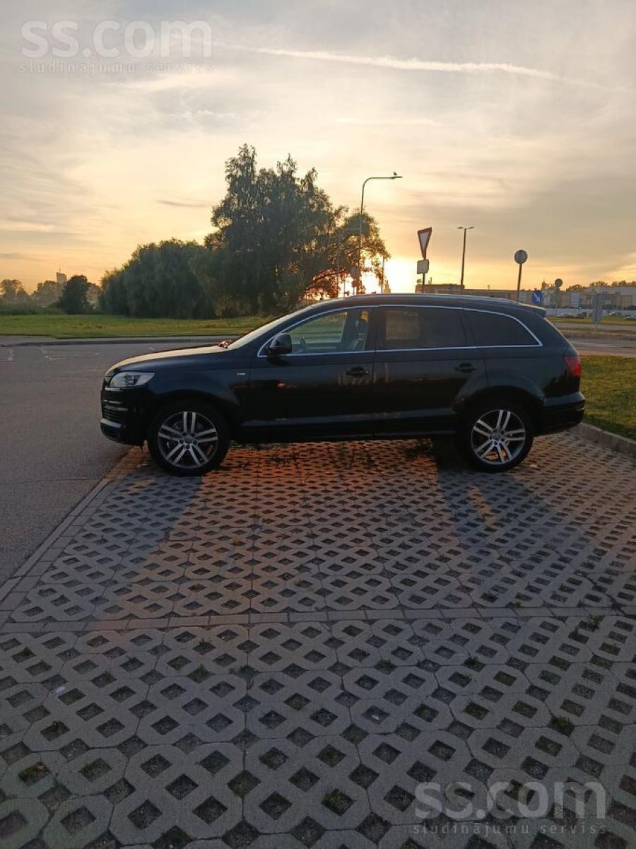 Black Audi Q7 2007 in Riga, with an engine capacity of 3.00 L and mileage of 280 thousand km for 8500 €, photo 3 on AUTOMOTO.COM.LV