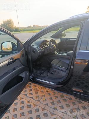 Black Audi Q7 2007 in Riga, with an engine capacity of 3.00 L and mileage of 280 thousand km for 8500 €, photo 5 on AUTOMOTO.COM.LV