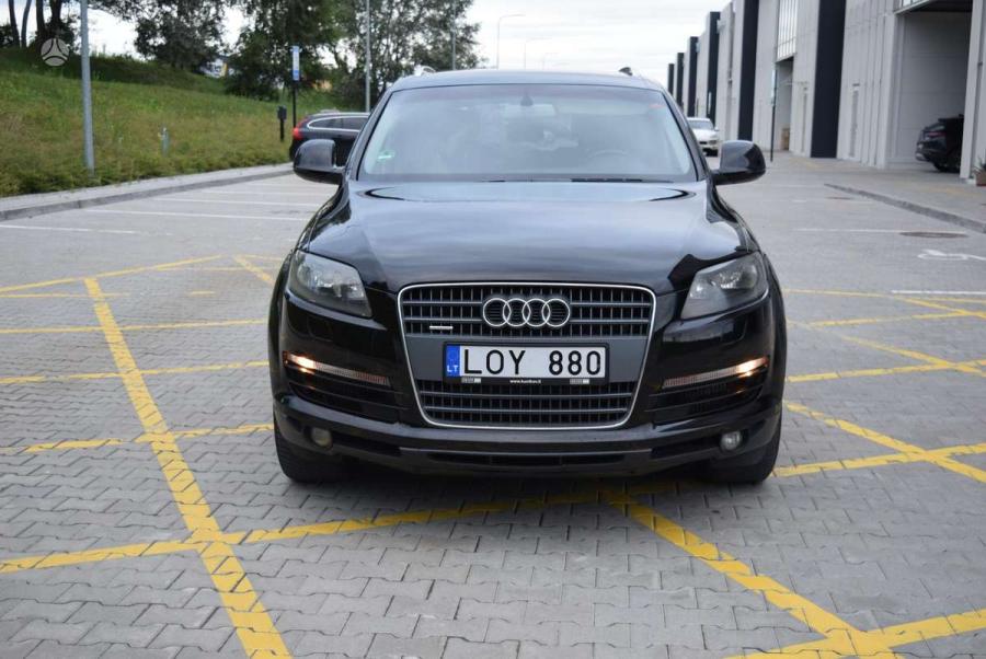 Black Audi Q7 2007 in Vilnius, with an engine capacity of 2.97 L and mileage of 374 thousand km for 4950 €, photo 3 on AUTOMOTO.COM.LV