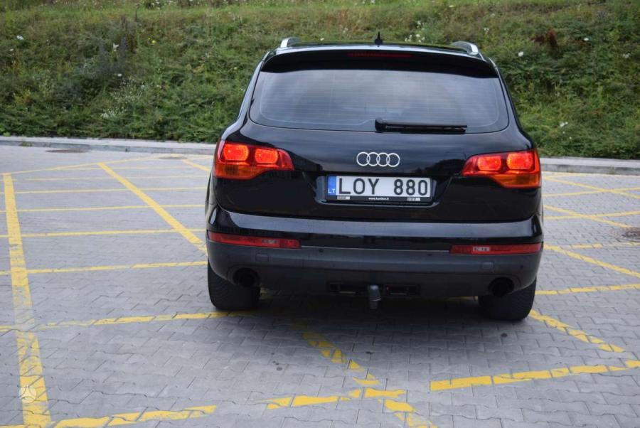 Black Audi Q7 2007 in Vilnius, with an engine capacity of 2.97 L and mileage of 374 thousand km for 4950 €, photo 7 on AUTOMOTO.COM.LV