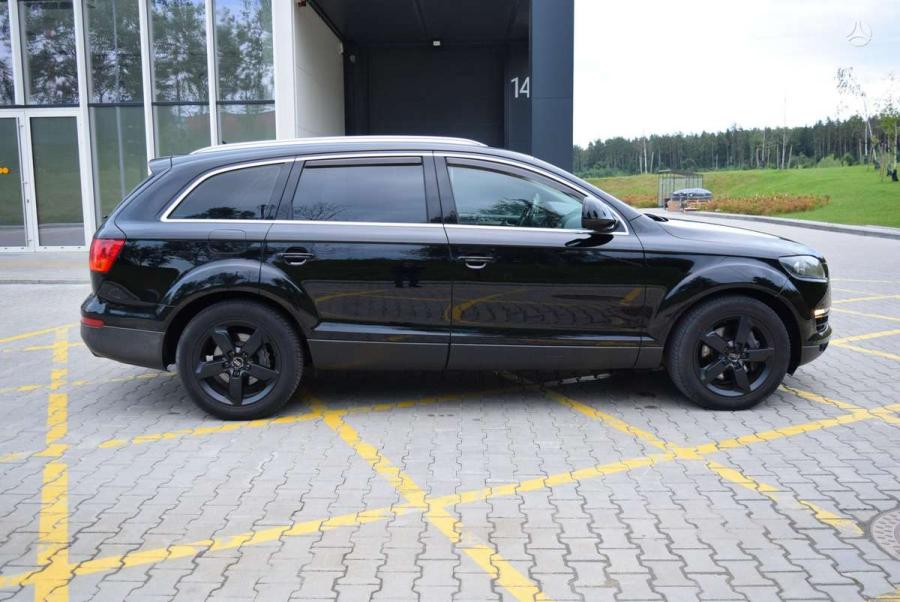 Black Audi Q7 2007 in Vilnius, with an engine capacity of 2.97 L and mileage of 374 thousand km for 4950 €, photo 9 on AUTOMOTO.COM.LV