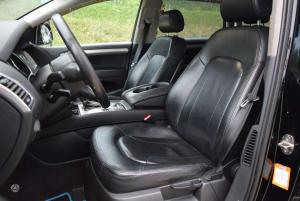 Black Audi Q7 2007 in Vilnius, with an engine capacity of 2.97 L and mileage of 374 thousand km for 4950 €, photo 10 on AUTOMOTO.COM.LV