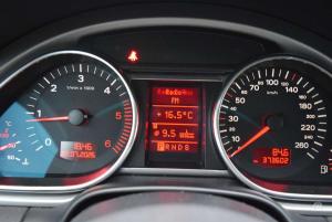Black Audi Q7 2007 in Vilnius, with an engine capacity of 2.97 L and mileage of 374 thousand km for 4950 €, photo 18 on AUTOMOTO.COM.LV