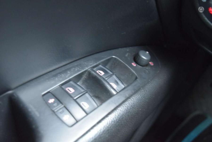 Black Audi Q7 2007 in Vilnius, with an engine capacity of 2.97 L and mileage of 374 thousand km for 4950 €, photo 20 on AUTOMOTO.COM.LV