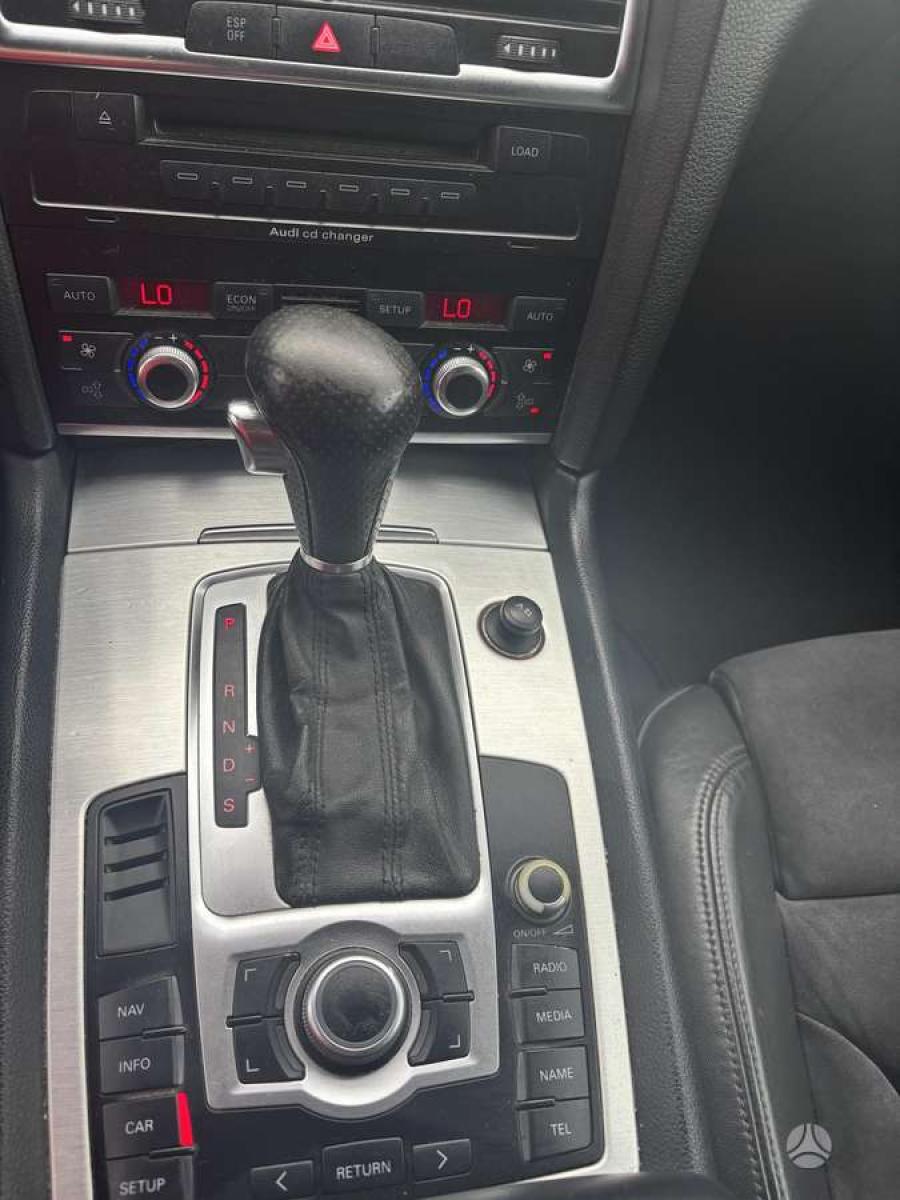 Black Audi Q7 2007 in Utena, with an engine capacity of 2.97 L and mileage of 290 thousand km for 5350 €, photo 24 on AUTOMOTO.COM.LV