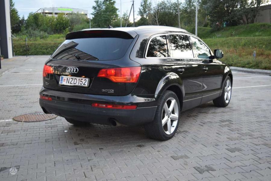 Black Audi Q7 2007 in Vilnius, with an engine capacity of 2.97 L and mileage of 273 thousand km for 6000 €, photo 8 on AUTOMOTO.COM.LV