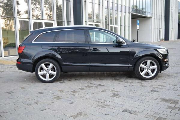 Melns Audi Q7 2007 Viļņa, ar dzinēja tilpumu 2.97 L un nobraukumu 273 tūkst. km par 6000 €, foto 8 vietnē AUTOMOTO.COM.LV