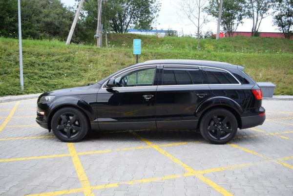 Black Audi Q7 2007 in Vilnius, with an engine capacity of 3.00 L and mileage of 374 thousand km for 4950 €, photo 4 on AUTOMOTO.COM.LV