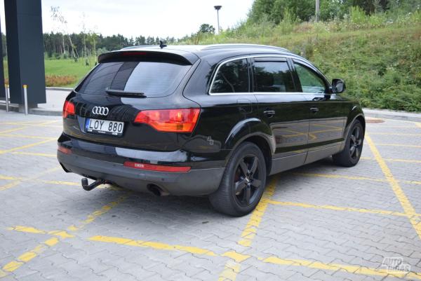 Black Audi Q7 2007 in Vilnius, with an engine capacity of 3.00 L and mileage of 374 thousand km for 4950 €, photo 7 on AUTOMOTO.COM.LV