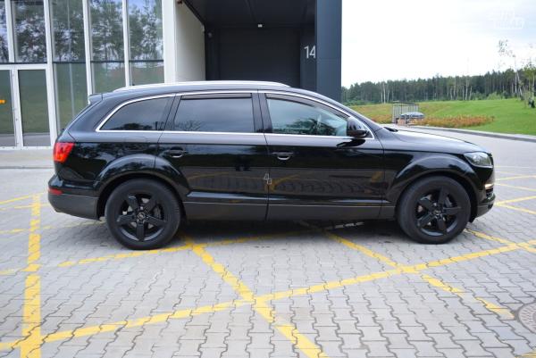 Black Audi Q7 2007 in Vilnius, with an engine capacity of 3.00 L and mileage of 374 thousand km for 4950 €, photo 8 on AUTOMOTO.COM.LV