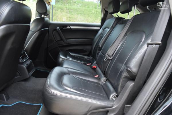 Black Audi Q7 2007 in Vilnius, with an engine capacity of 3.00 L and mileage of 374 thousand km for 4950 €, photo 10 on AUTOMOTO.COM.LV