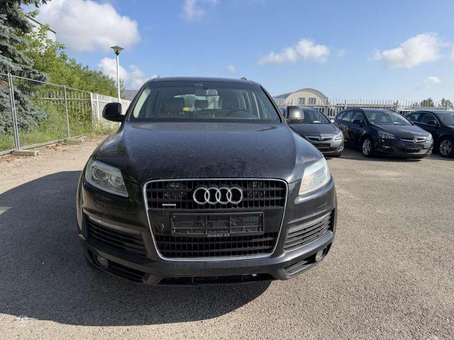 Black Audi Q7 2007 in Marijampole, with an engine capacity of 2.97 L and mileage of 280 thousand km for 2950 €, photo 1 on AUTOMOTO.COM.LV