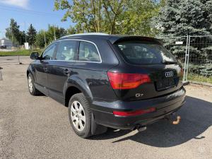 Black Audi Q7 2007 in Marijampole, with an engine capacity of 2.97 L and mileage of 280 thousand km for 2950 €, photo 5 on AUTOMOTO.COM.LV