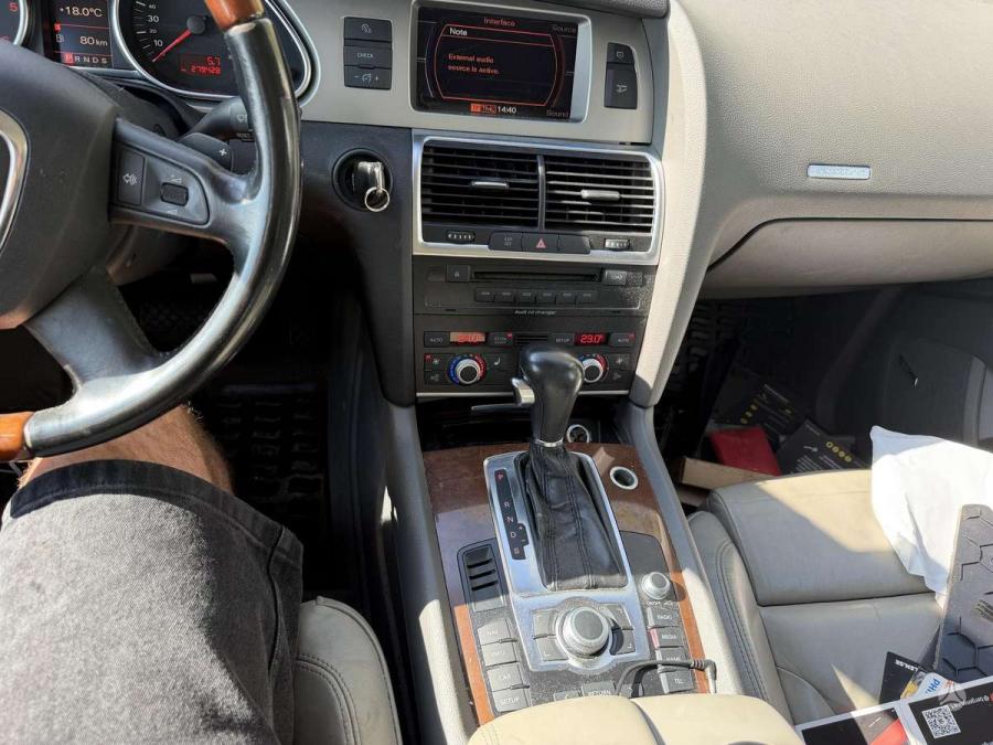 Black Audi Q7 2007 in Marijampole, with an engine capacity of 2.97 L and mileage of 280 thousand km for 2950 €, photo 9 on AUTOMOTO.COM.LV