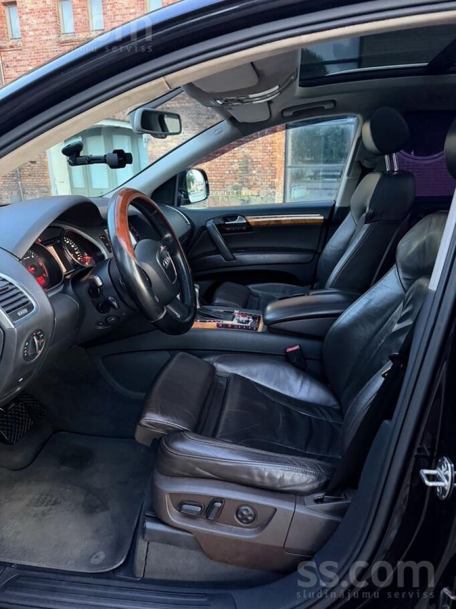 Black Audi Q7 2007 in Liepaja, with an engine capacity of 3.00 L and mileage of 355 thousand km for 5950 €, photo 10 on AUTOMOTO.COM.LV