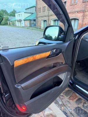 Black Audi Q7 2007 in Liepaja, with an engine capacity of 3.00 L and mileage of 355 thousand km for 5950 €, photo 11 on AUTOMOTO.COM.LV