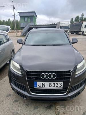 Black Audi Q7 2007 in Daugavpils, with an engine capacity of 3.00 L and mileage of 213 thousand km for 3500 €, photo 4 on AUTOMOTO.COM.LV