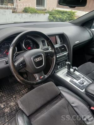 Black Audi Q7 2007 in Daugavpils, with an engine capacity of 3.00 L and mileage of 213 thousand km for 3500 €, photo 5 on AUTOMOTO.COM.LV