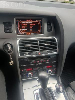 Black Audi Q7 2007 in Daugavpils, with an engine capacity of 3.00 L and mileage of 213 thousand km for 3500 €, photo 6 on AUTOMOTO.COM.LV