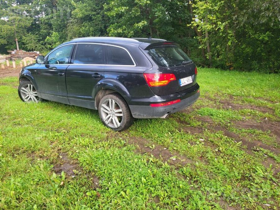 Black Audi Q7 2007 in Bauska, with an engine capacity of 3.00 L and mileage of 339 thousand km for 4500 €, photo 4 on AUTOMOTO.COM.LV