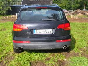 Black Audi Q7 2007 in Bauska, with an engine capacity of 3.00 L and mileage of 339 thousand km for 4500 €, photo 5 on AUTOMOTO.COM.LV