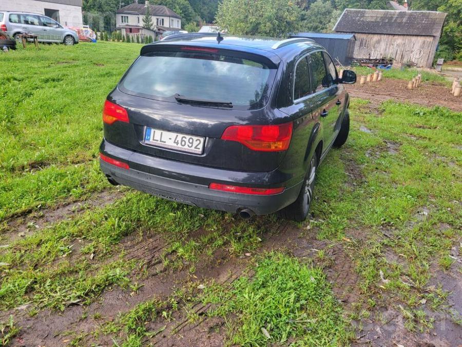 Black Audi Q7 2007 in Bauska, with an engine capacity of 3.00 L and mileage of 339 thousand km for 4500 €, photo 9 on AUTOMOTO.COM.LV