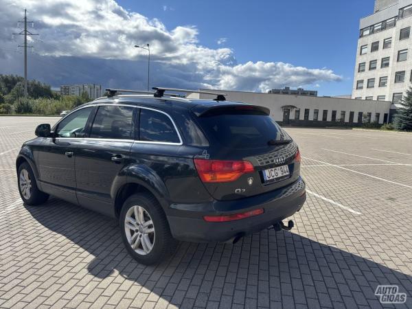 Audi Q7 2007 in Vilnius on AUTOMOTO.COM.LV Black Audi Q7 2007 in Vilnius, with an engine capacity of 3.00 L and mileage of 300 thousand km for 4150 €, photo 6 on AUTOMOTO.COM.LV