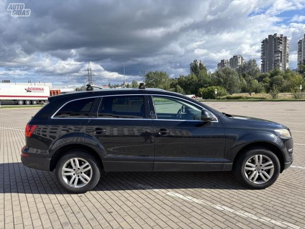 Audi Q7 2007 in Vilnius on AUTOMOTO.COM.LV Black Audi Q7 2007 in Vilnius, with an engine capacity of 3.00 L and mileage of 300 thousand km for 4150 €, photo 9 on AUTOMOTO.COM.LV