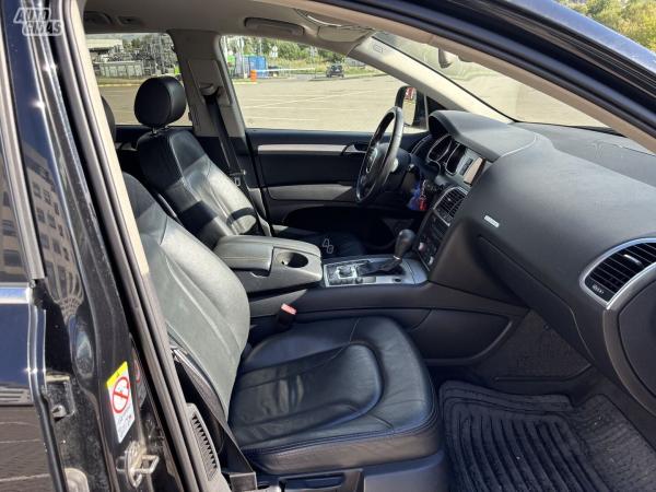 Audi Q7 2007 in Vilnius on AUTOMOTO.COM.LV Black Audi Q7 2007 in Vilnius, with an engine capacity of 3.00 L and mileage of 300 thousand km for 4150 €, photo 10 on AUTOMOTO.COM.LV