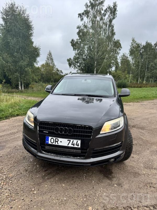 Black Audi Q7 2007 in Gulbene, with an engine capacity of 3.00 L and mileage of 330 thousand km for 4200 €, photo 1 on AUTOMOTO.COM.LV
