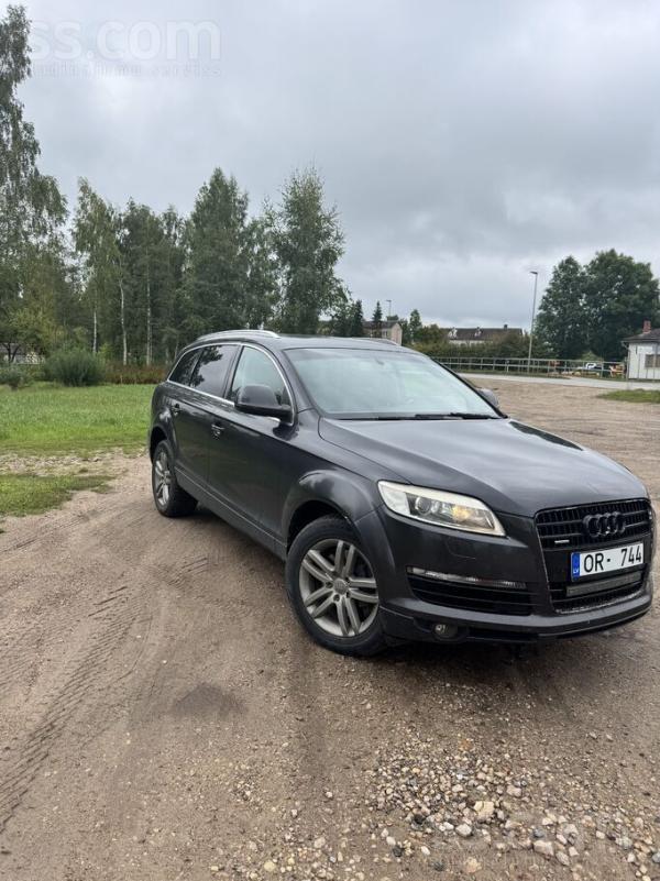 Black Audi Q7 2007 in Gulbene, with an engine capacity of 3.00 L and mileage of 330 thousand km for 4200 €, photo 3 on AUTOMOTO.COM.LV