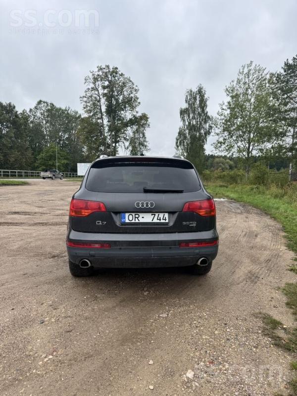 Black Audi Q7 2007 in Gulbene, with an engine capacity of 3.00 L and mileage of 330 thousand km for 4200 €, photo 5 on AUTOMOTO.COM.LV