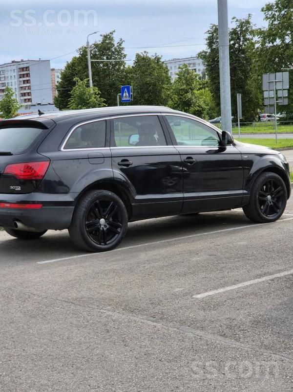 Black Audi Q7 2007 in Riga, with an engine capacity of 3.00 L and mileage of 337 thousand km for 5200 €, photo 3 on AUTOMOTO.COM.LV