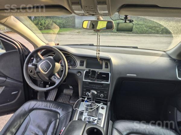 Black Audi Q7 2007 in Riga, with an engine capacity of 3.00 L and mileage of 337 thousand km for 5200 €, photo 5 on AUTOMOTO.COM.LV