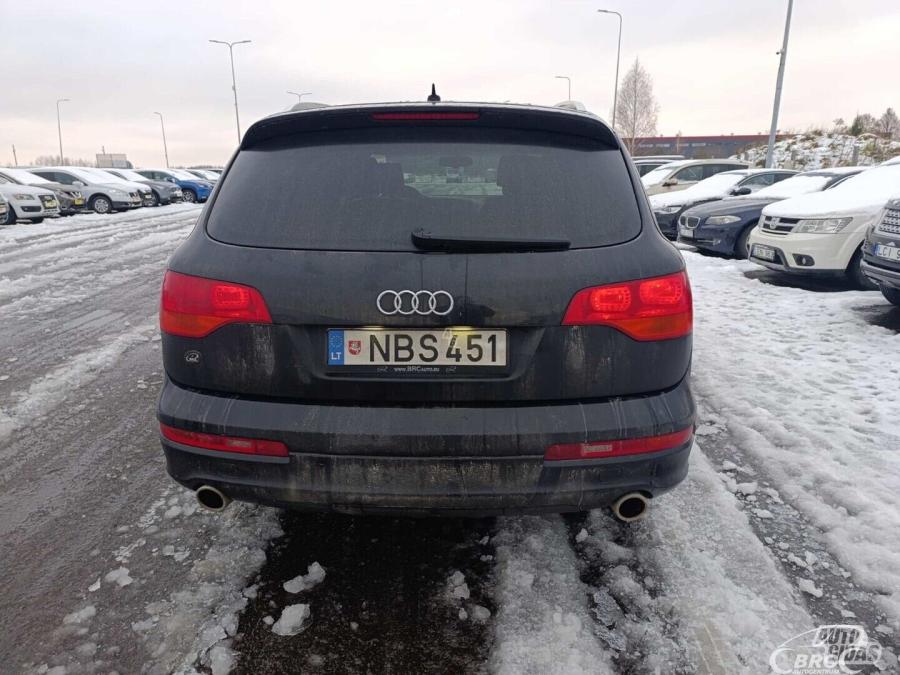 Black Audi Q7 2008 in Avizieniai, with an engine capacity of 3.00 L and mileage of 309 thousand km for 5500 €, photo 4 on AUTOMOTO.COM.LV