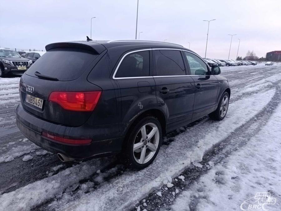 Black Audi Q7 2008 in Avizieniai, with an engine capacity of 3.00 L and mileage of 309 thousand km for 5500 €, photo 8 on AUTOMOTO.COM.LV