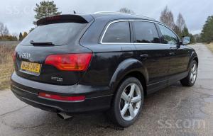 Melns Audi Q7 2008 Rīga, ar dzinēja tilpumu 3.00 L un nobraukumu 216 tūkst. km par 3000 €, foto 5 vietnē AUTOMOTO.COM.LV