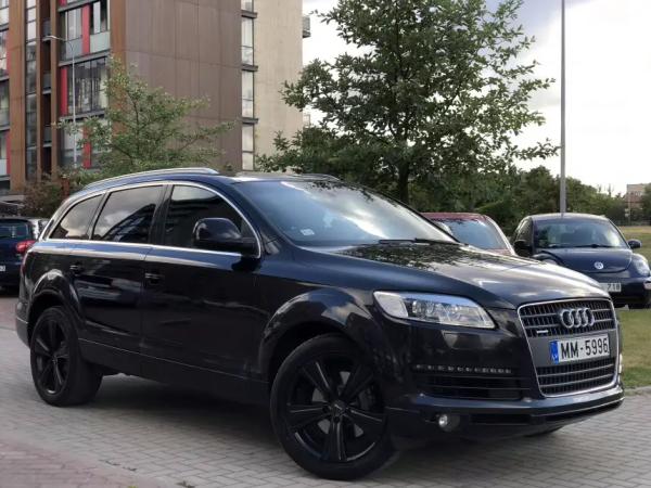 Black Audi Q7 2008 in Riga, with an engine capacity of 3.00 L and mileage of 294 thousand km for 6990 €, photo 1 on AUTOMOTO.COM.LV