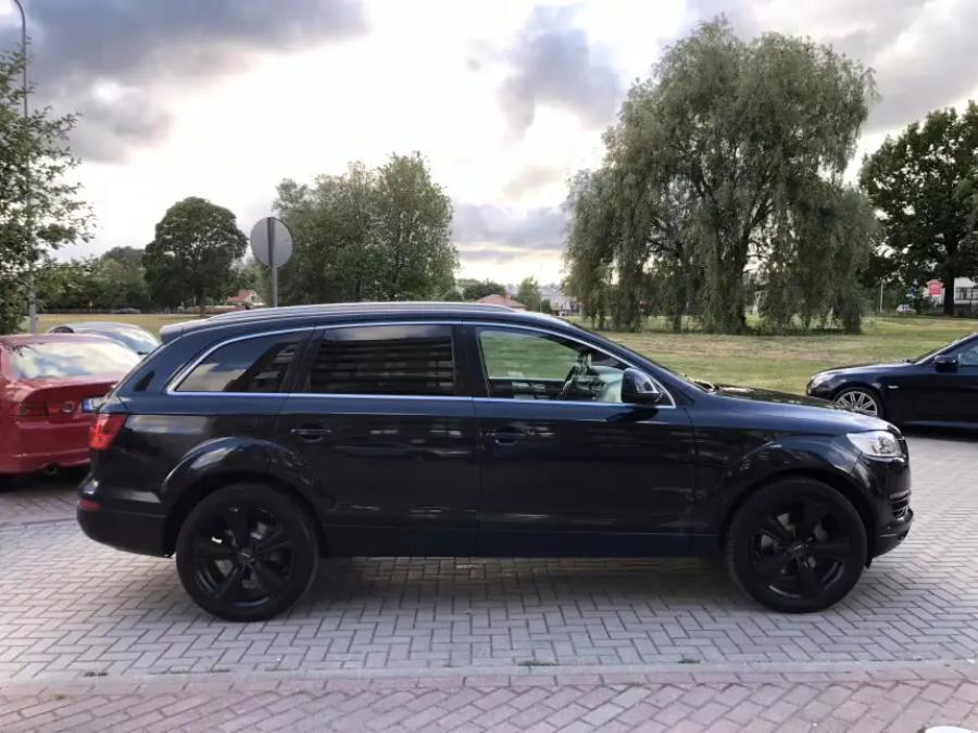 Black Audi Q7 2008 in Riga, with an engine capacity of 3.00 L and mileage of 294 thousand km for 6990 €, photo 4 on AUTOMOTO.COM.LV