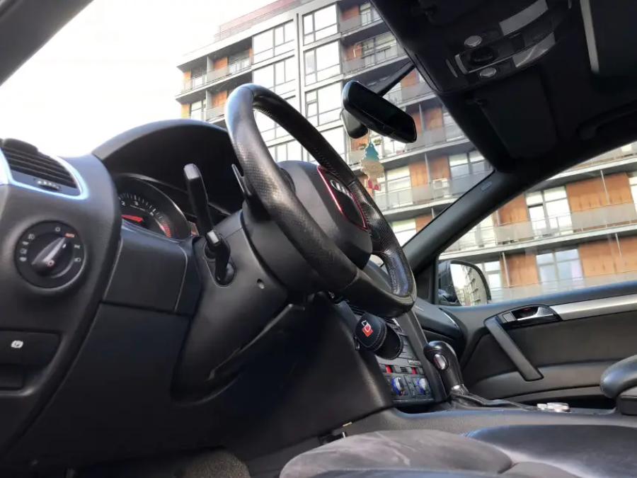 Black Audi Q7 2008 in Riga, with an engine capacity of 3.00 L and mileage of 294 thousand km for 6990 €, photo 6 on AUTOMOTO.COM.LV