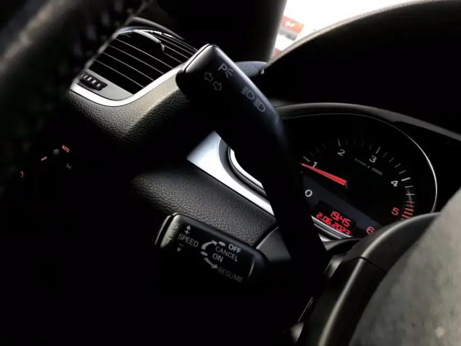 Black Audi Q7 2008 in Riga, with an engine capacity of 3.00 L and mileage of 294 thousand km for 6990 €, photo 17 on AUTOMOTO.COM.LV