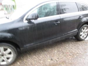 Black Audi Q7 2008 in Limbazi, with an engine capacity of 3.00 L and mileage of 268 thousand km for 3500 €, photo 3 on AUTOMOTO.COM.LV
