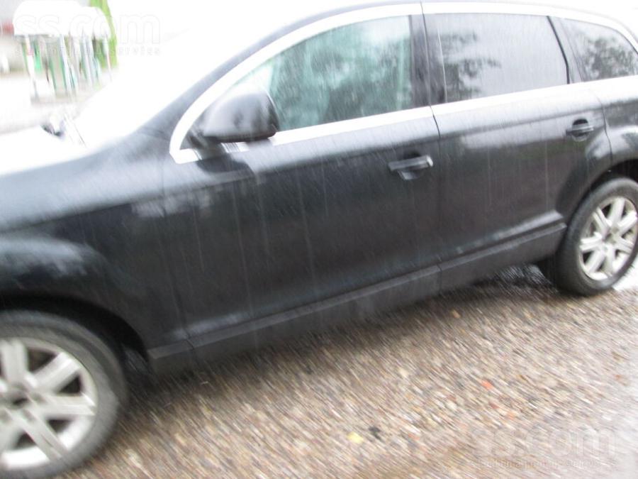 Black Audi Q7 2008 in Limbazi, with an engine capacity of 3.00 L and mileage of 268 thousand km for 3500 €, photo 3 on AUTOMOTO.COM.LV