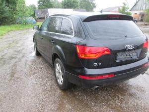 Black Audi Q7 2008 in Limbazi, with an engine capacity of 3.00 L and mileage of 268 thousand km for 3500 €, photo 4 on AUTOMOTO.COM.LV