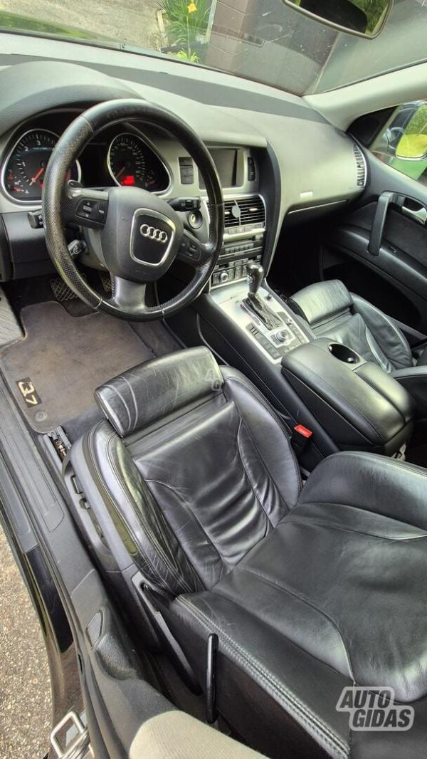 Black Audi Q7 2008 in Raseiniai, with an engine capacity of 3.00 L and mileage of 252 thousand km for 5100 €, photo 10 on AUTOMOTO.COM.LV