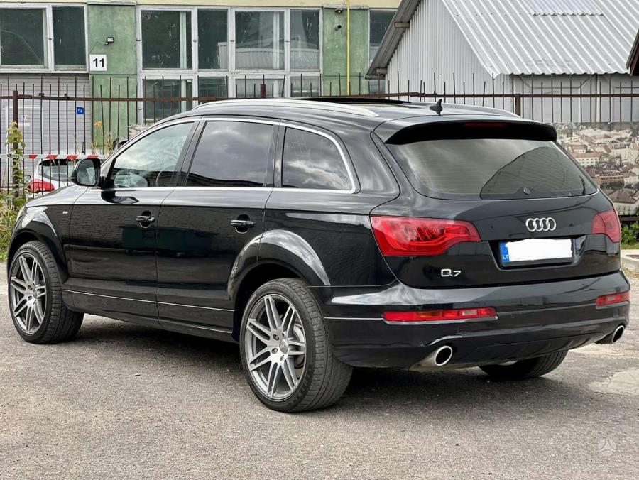 Black Audi Q7 2008 in Vilnius, with an engine capacity of 4.13 L and mileage of 276 thousand km for 6350 €, photo 3 on AUTOMOTO.COM.LV